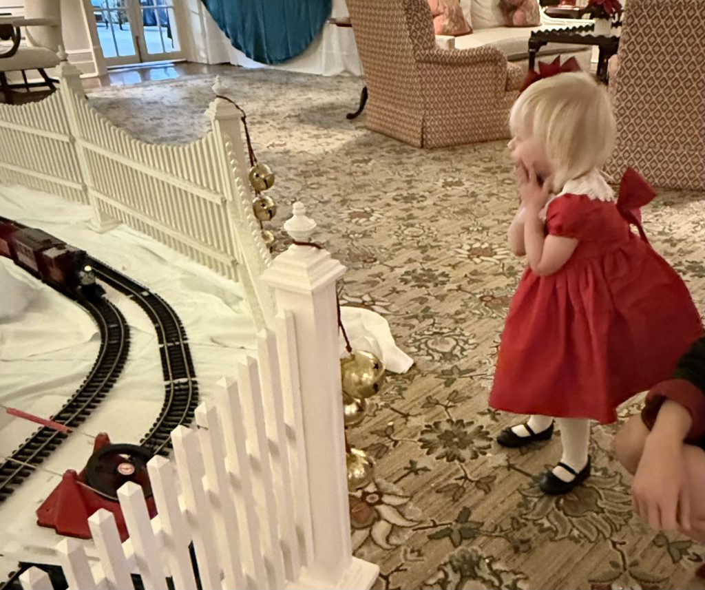 Holiday Love Round 2! - The Enchanted Home